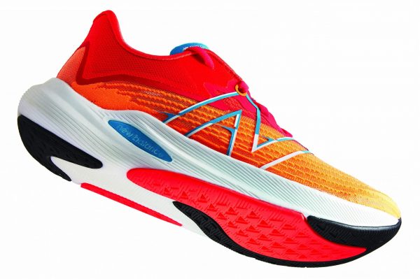 NEW BALANCE FUELCELL REBEL V2 | RUN WOW 跑者世界