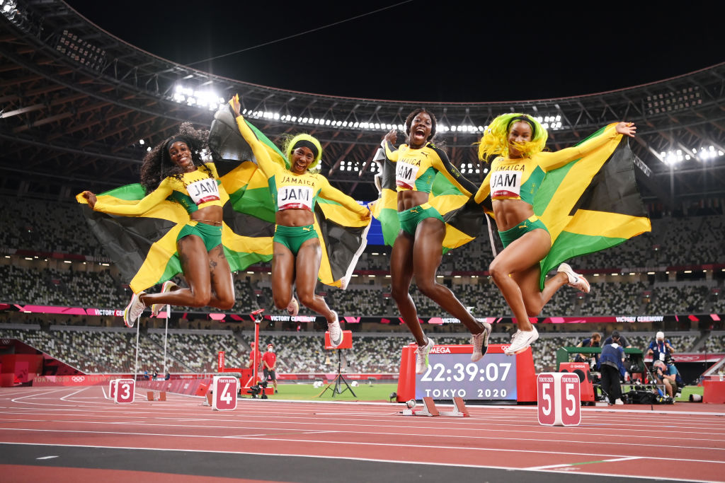 Karsten Warholm、Thompson-Herah膺年度最佳男、女子田徑運動員 | RUN WOW 跑者世界